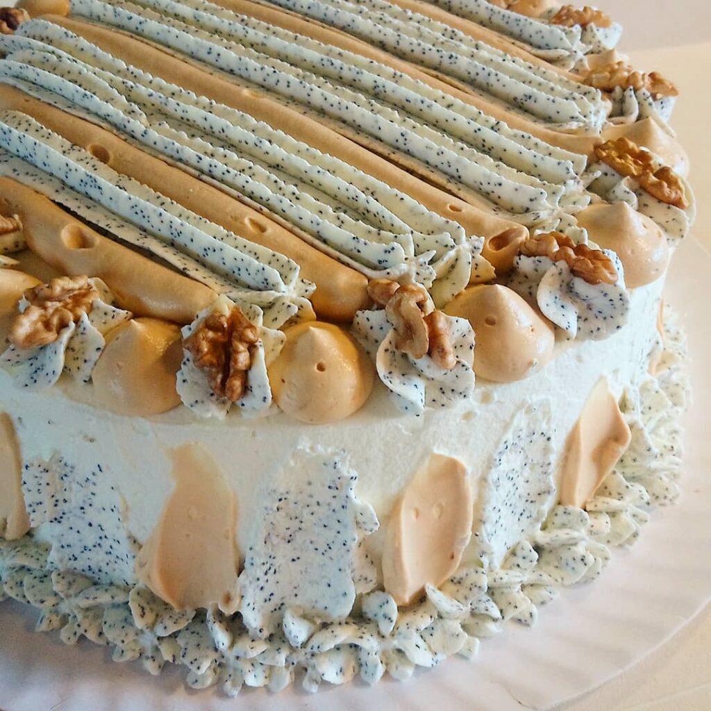 Torta Amapola Manjar Nuez - La Cuisine Temuco